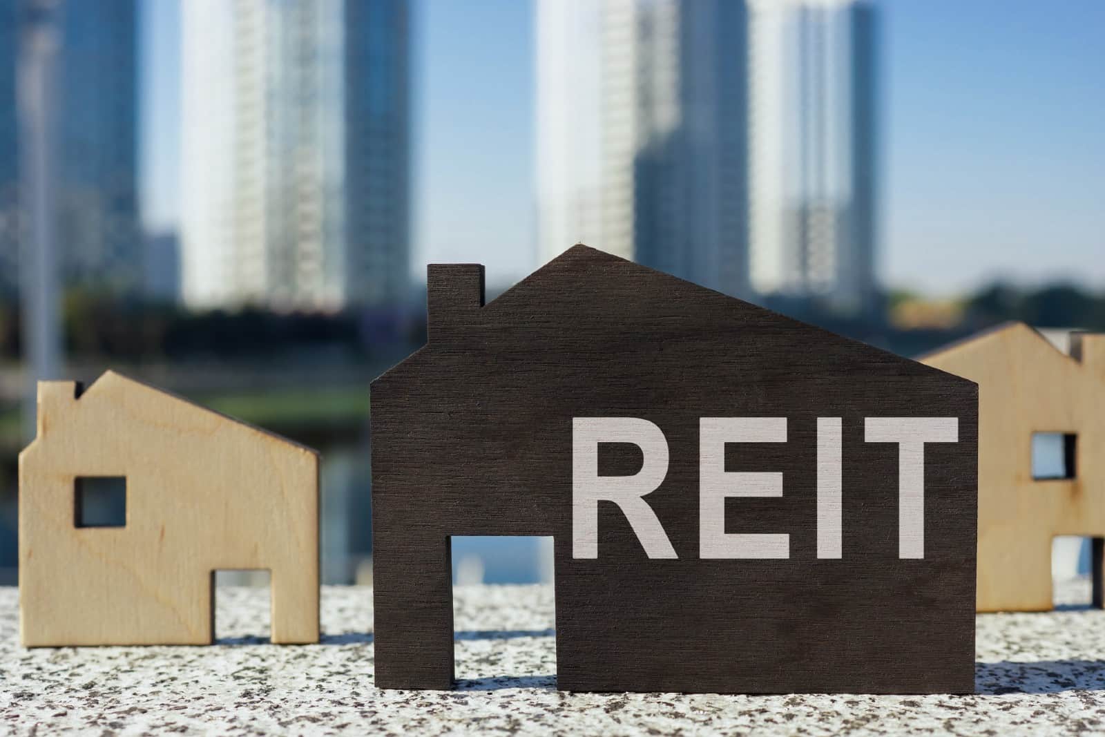 With a low valuation and 5.2% dividend yield, is this the best income ...